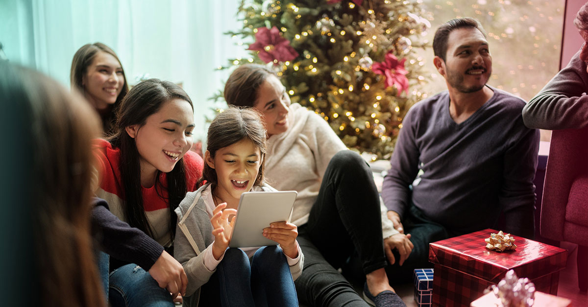 Top Tech Holiday Gifts for Families 2024 | Fast Feed